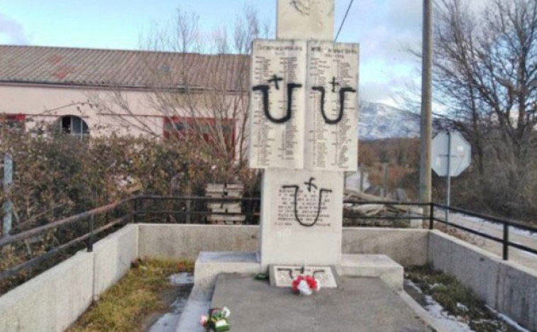 Ustaški simboli na tablama u srpskim povratničkim selima u Livanskom polju