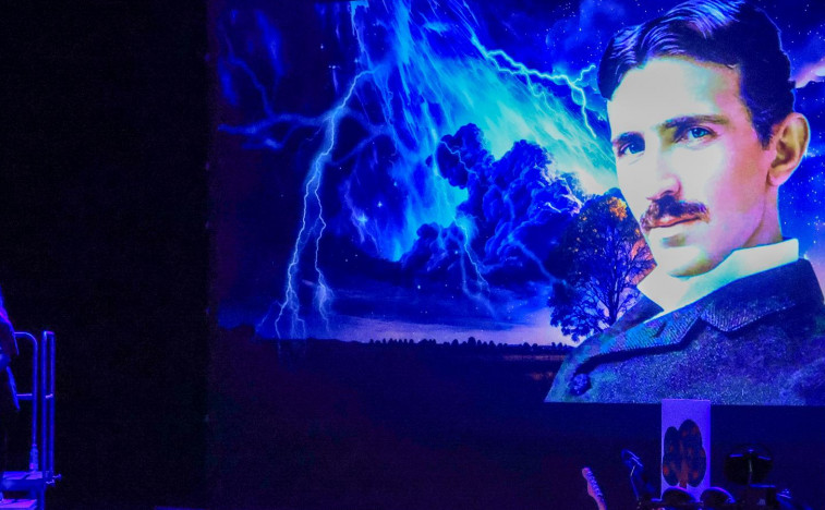 Mićin na proslavi 70 godina OŠ „Nikola Tesla": Znanje je svetlost ...