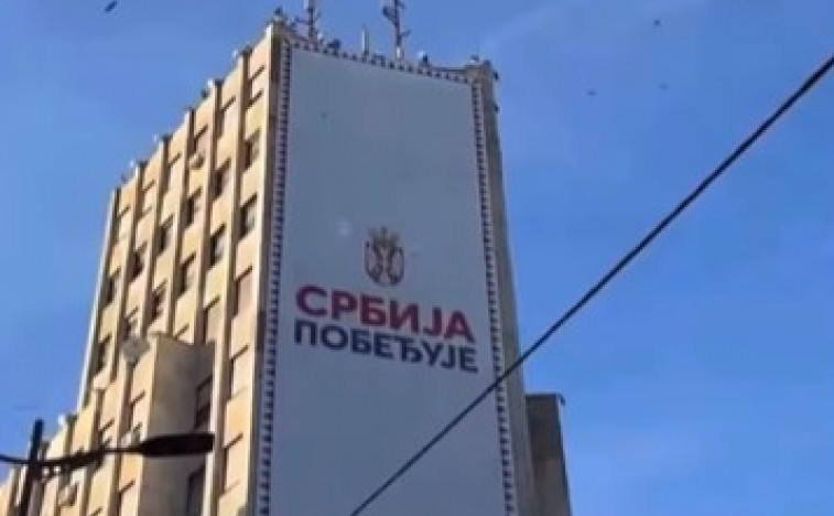 SNS počeo zbrinjavanje mladunaca bele čiope dok ne bude skinut baner sa ...
