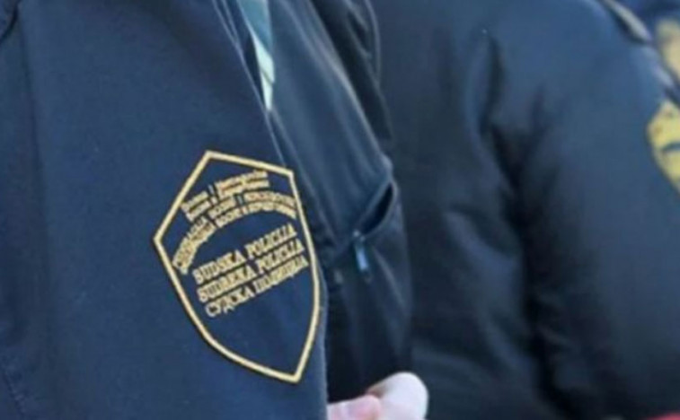 Sudski policajac nespretno rukovao pištoljem, ranio samog sebe